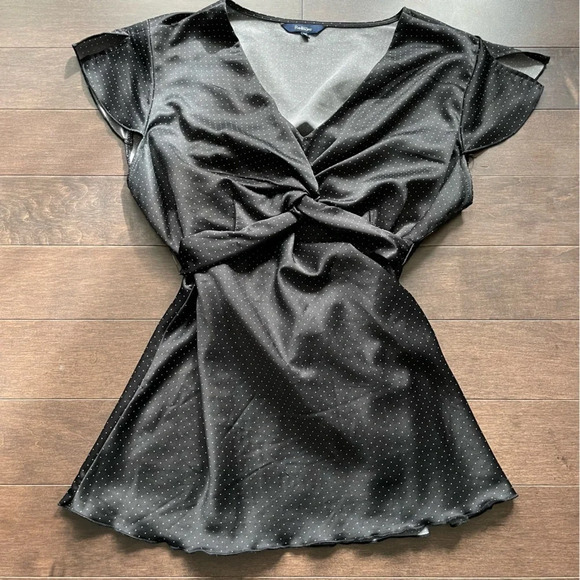 Reitmans | Tops | Reitmans Black And White Polka Dot Tie Back Blouse ...